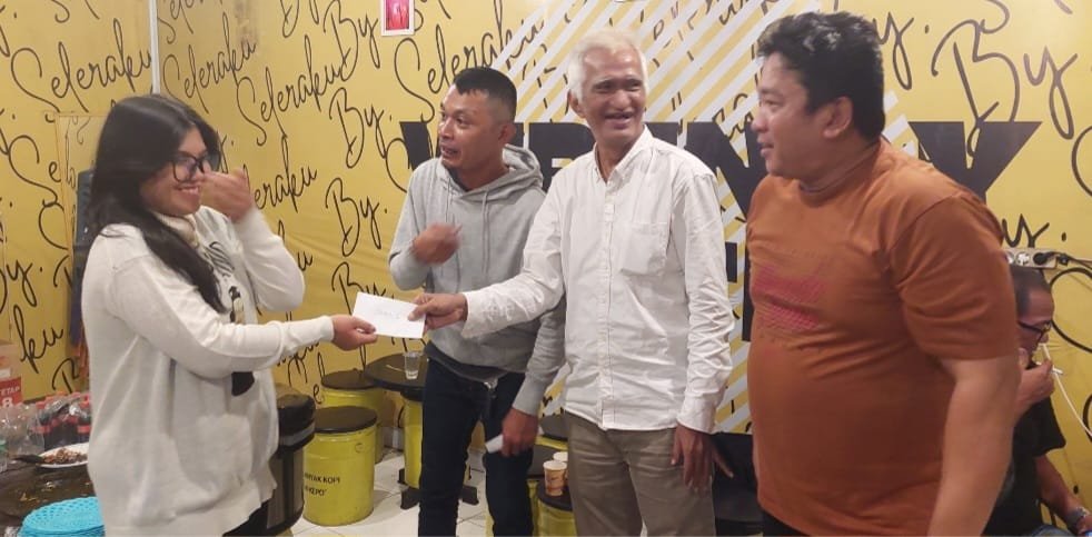 Pesta Kembang Api dan Pertandingan Domino Meriahkan Acara Malam Tutup Tahun 2024 di Virendy Cafe ...