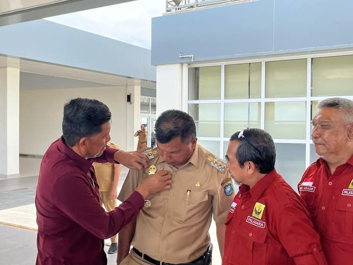Penyematan PIN Palasara untuk Bupati Bulukumba : Simbol Persatuan dan ...
