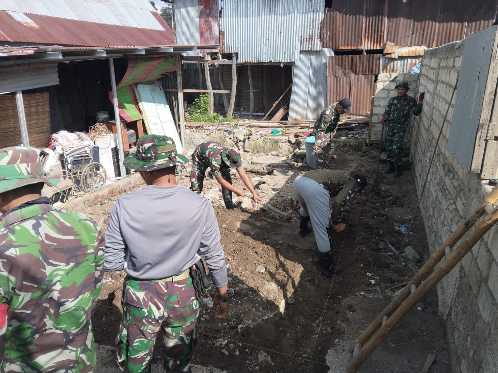 TNI Bangun Rumah Layak Huni untuk Serma (Purn) Mustari Baso - Tajuk Utama